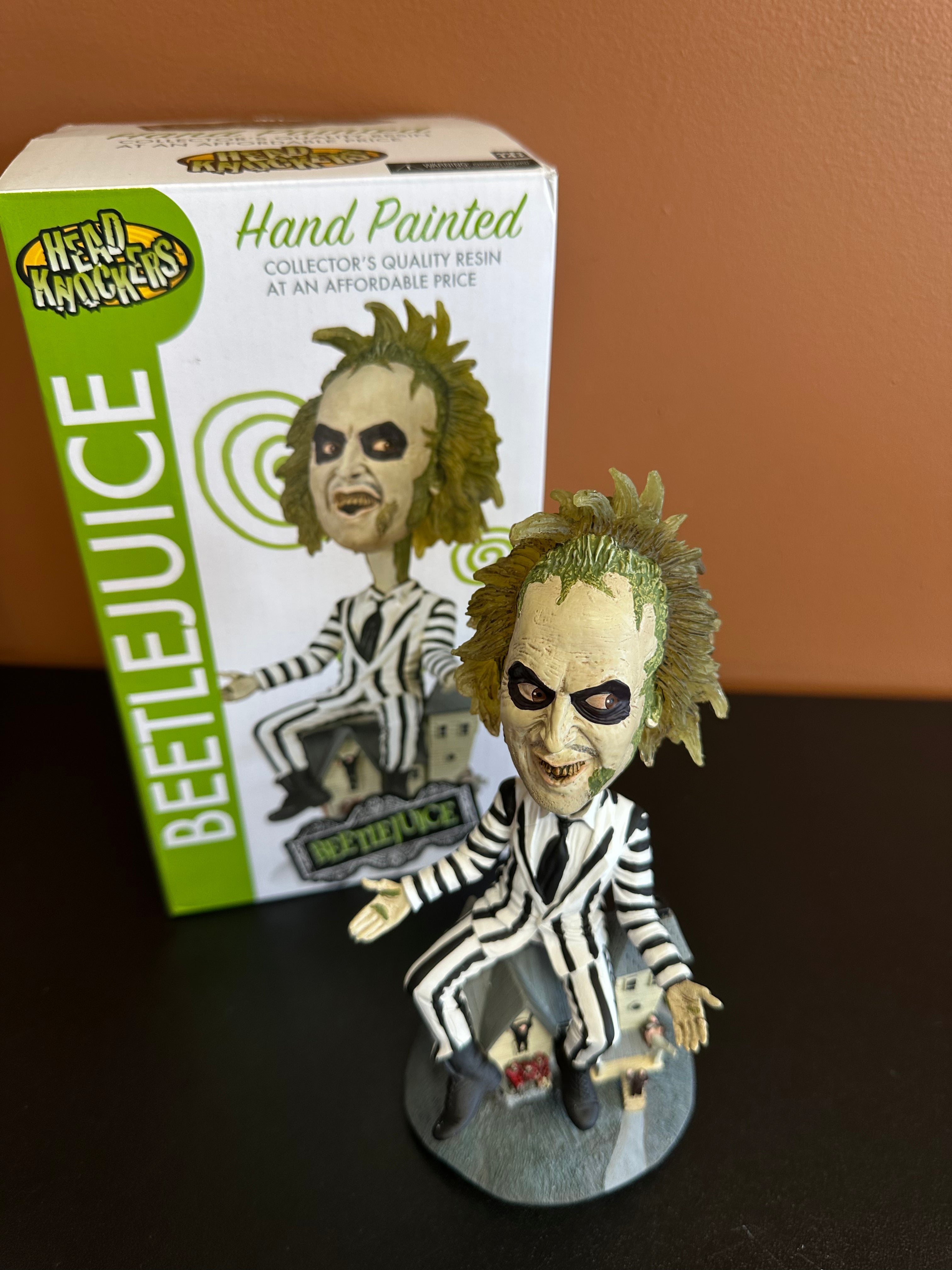 NECA HEAD KNOCKERS BEETLEJUICE ON HOUSE BOBBLEHEAD – Hitchhiker Toys
