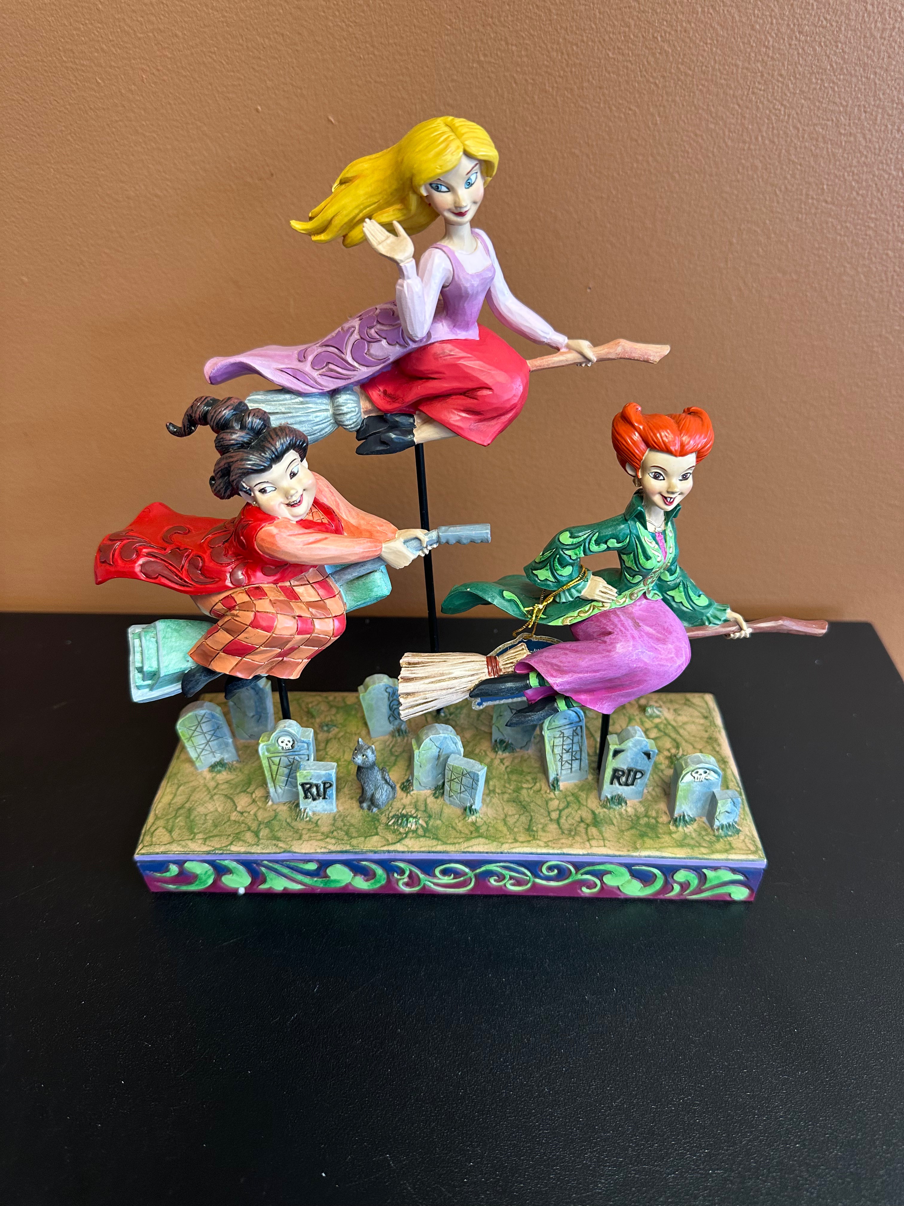 Hocus Pocus- Sanderson Sisters Flying Figurine - Disney Traditions - D ...